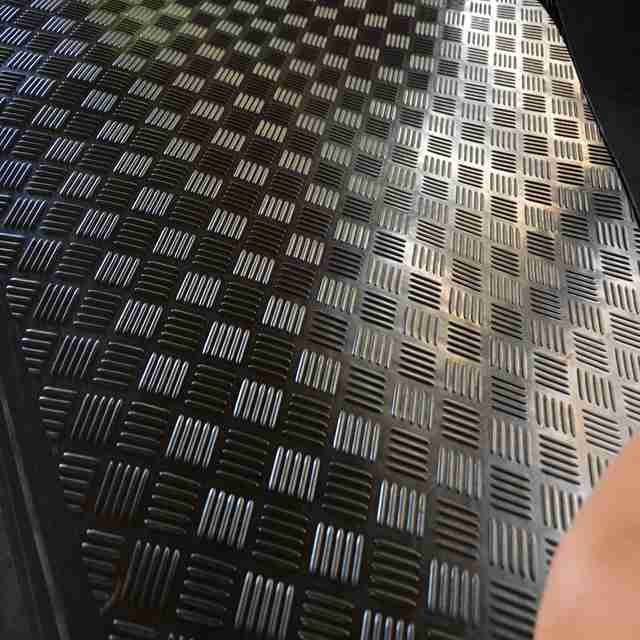 Rubber checker plate flooring matting